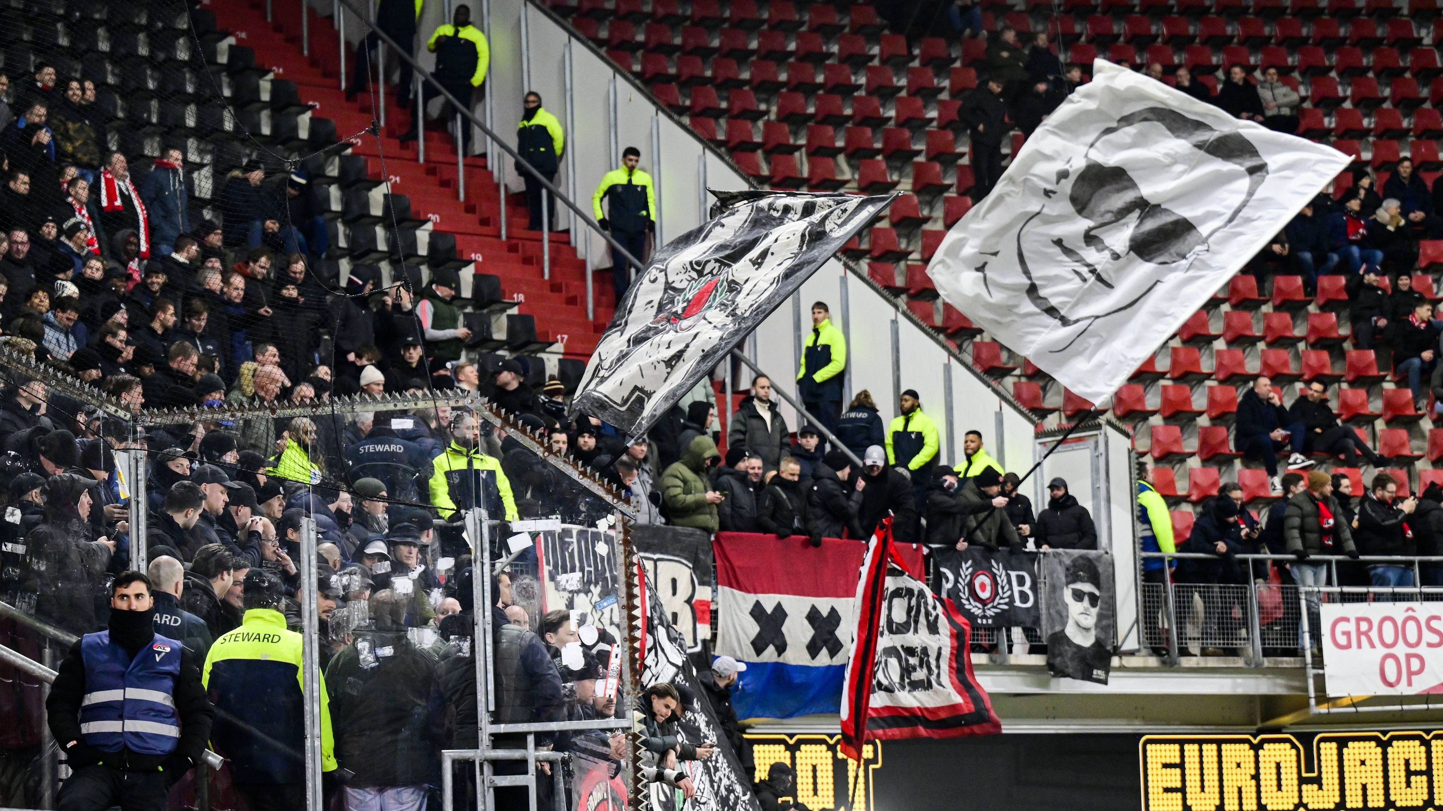 Ajax-fans scanderen drie keiharde woorden na blamage tegen Excelsior ...