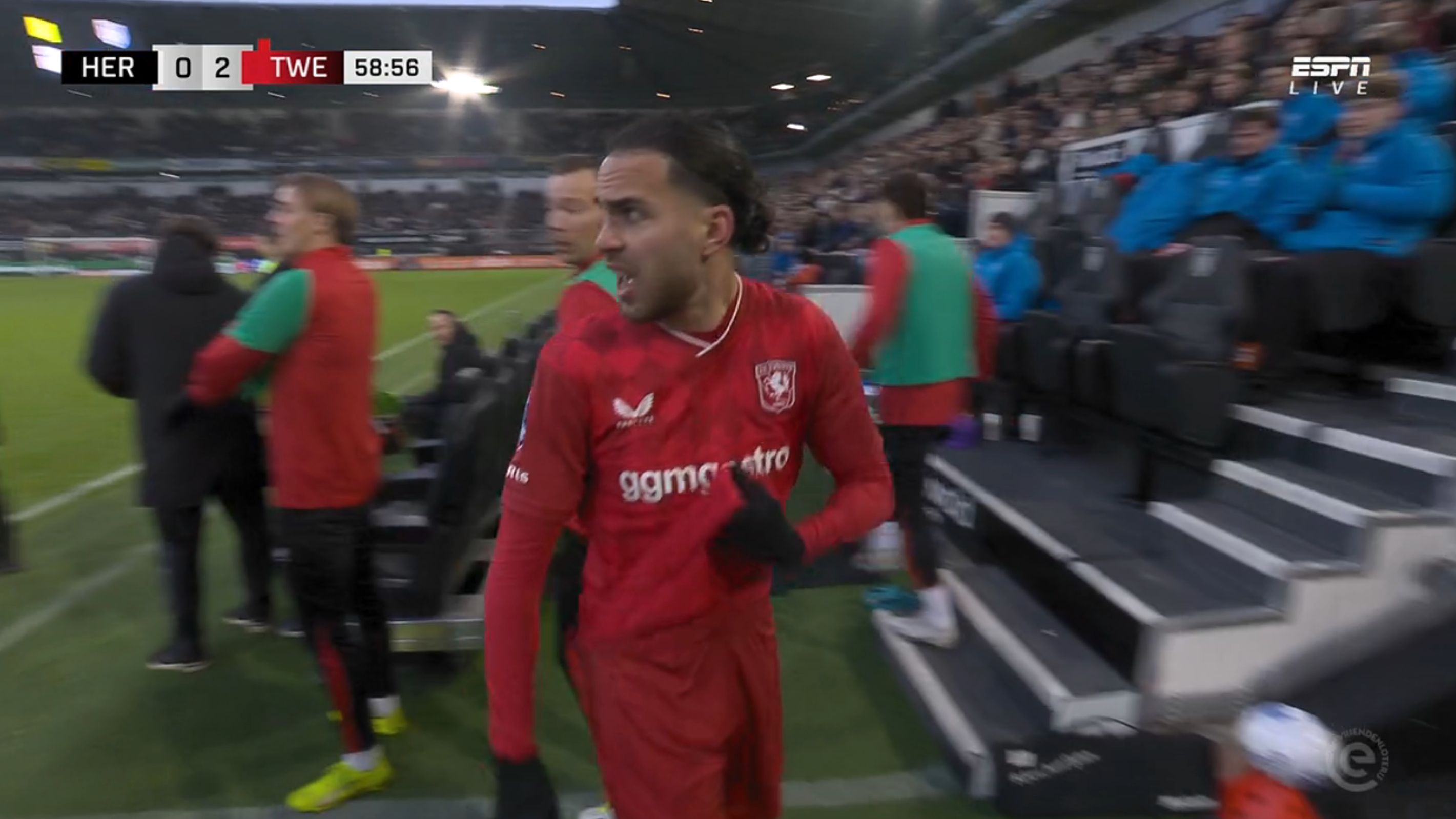 Ramiz Zerrouki is woest na rode kaart: 'Schandalig! Het is altijd ...