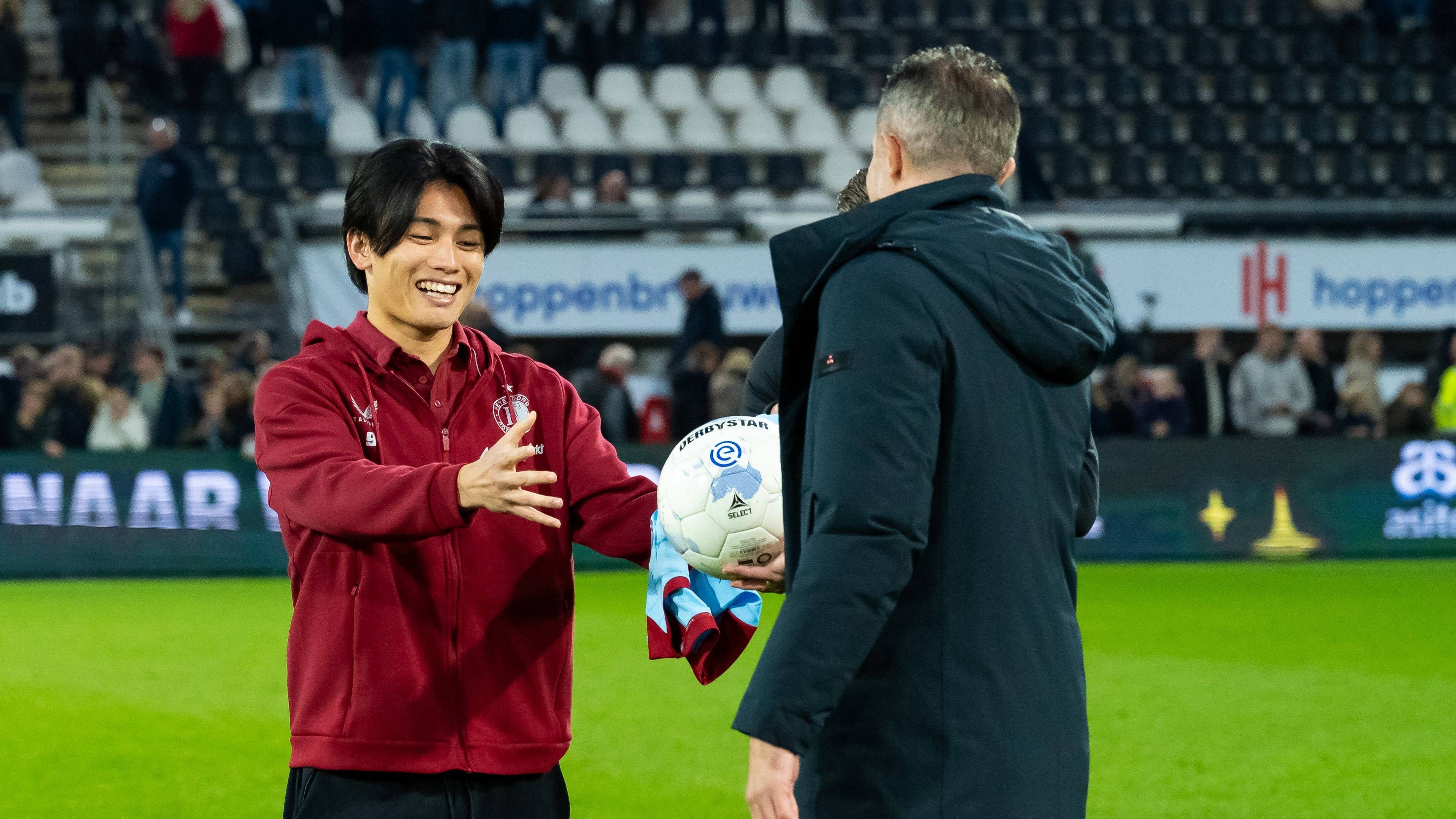 Ayase Ueda bezig aan voortreffelijk seizoen voor Feyenoord: 'Dat maakt ...