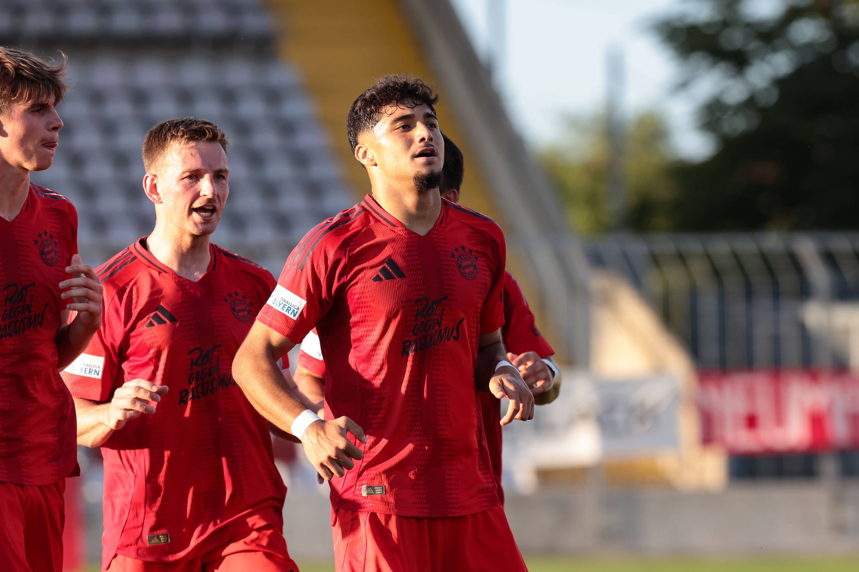 Emirhan Demircan (20) verlaat Bayern München en tekent officieel in de ...