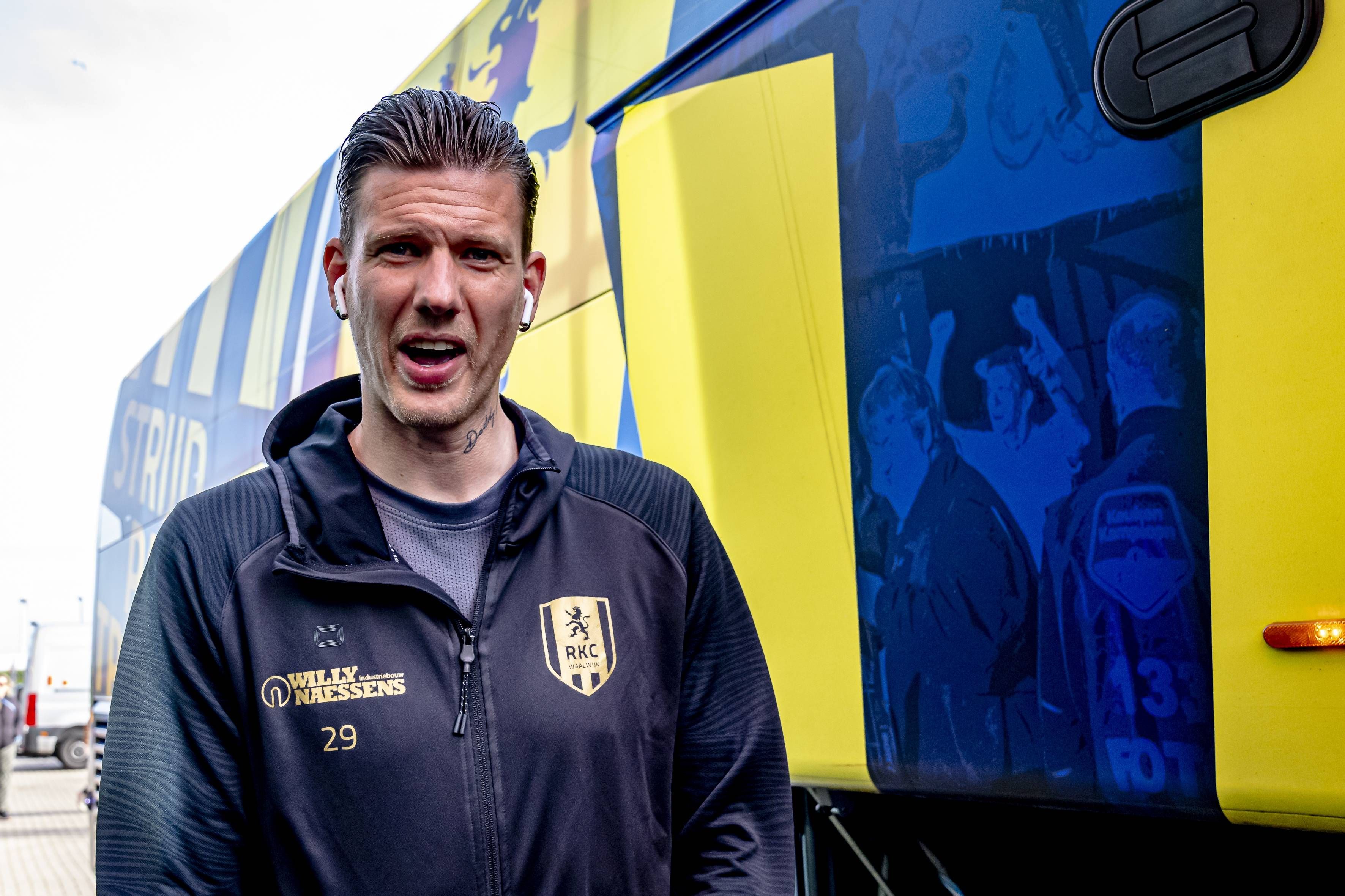 Michiel Kramer wordt uit selectie gezet bij RKC en mengt zich tijdens ...