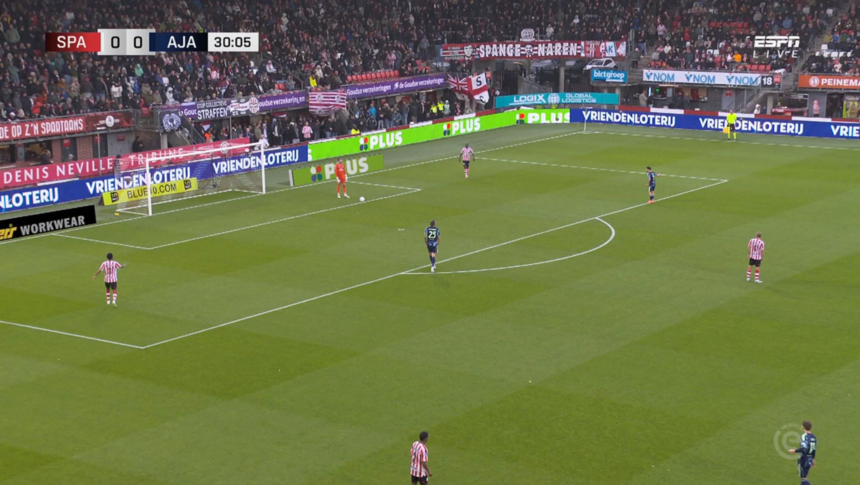 Ajax-fans zijn al na 20 minuten klaar met basisspeler: 'Wat een slappe ...