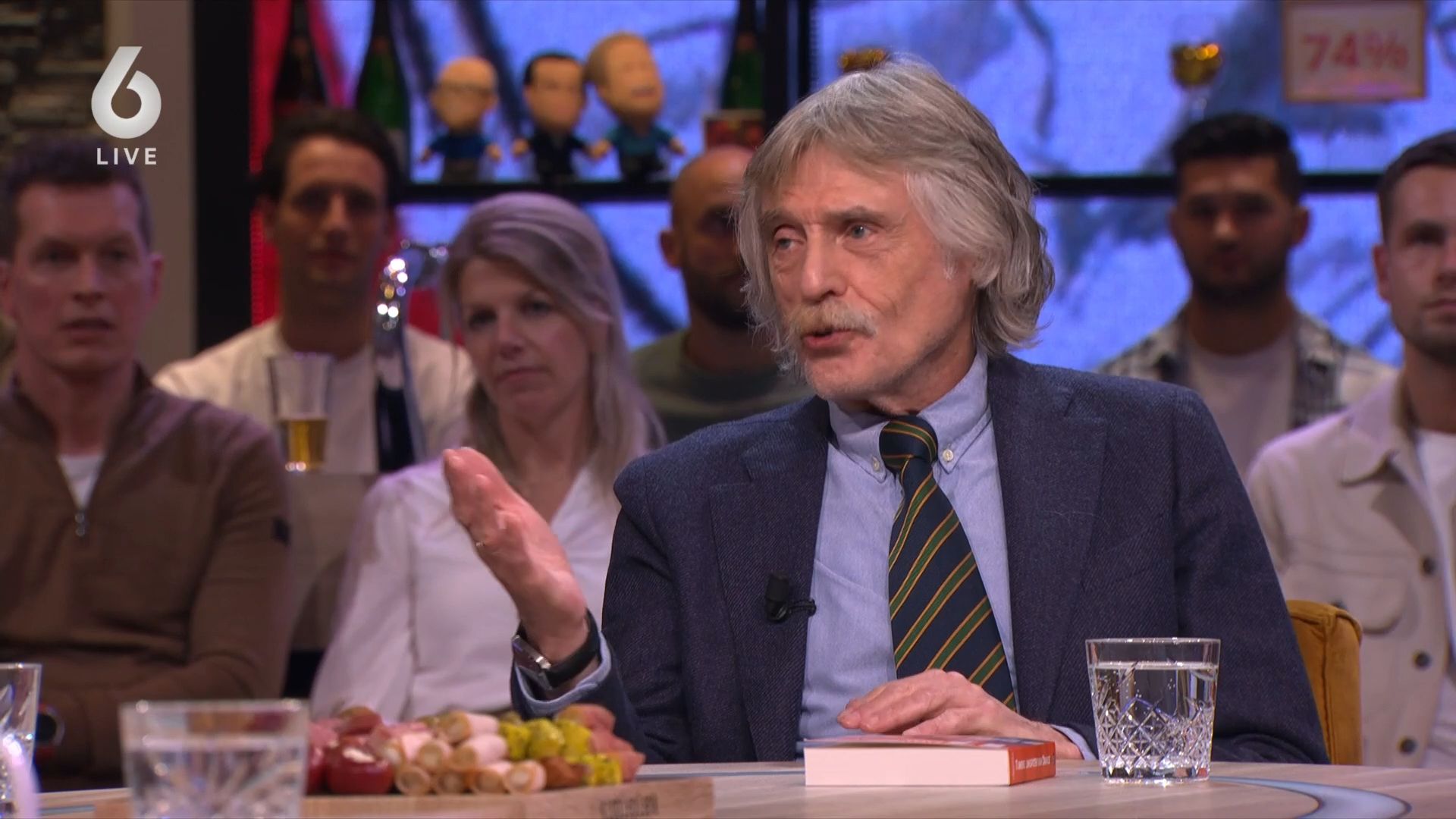 Johan Derksen: 'Intern bij Ajax vinden ze hem een geweldige flapdrol ...