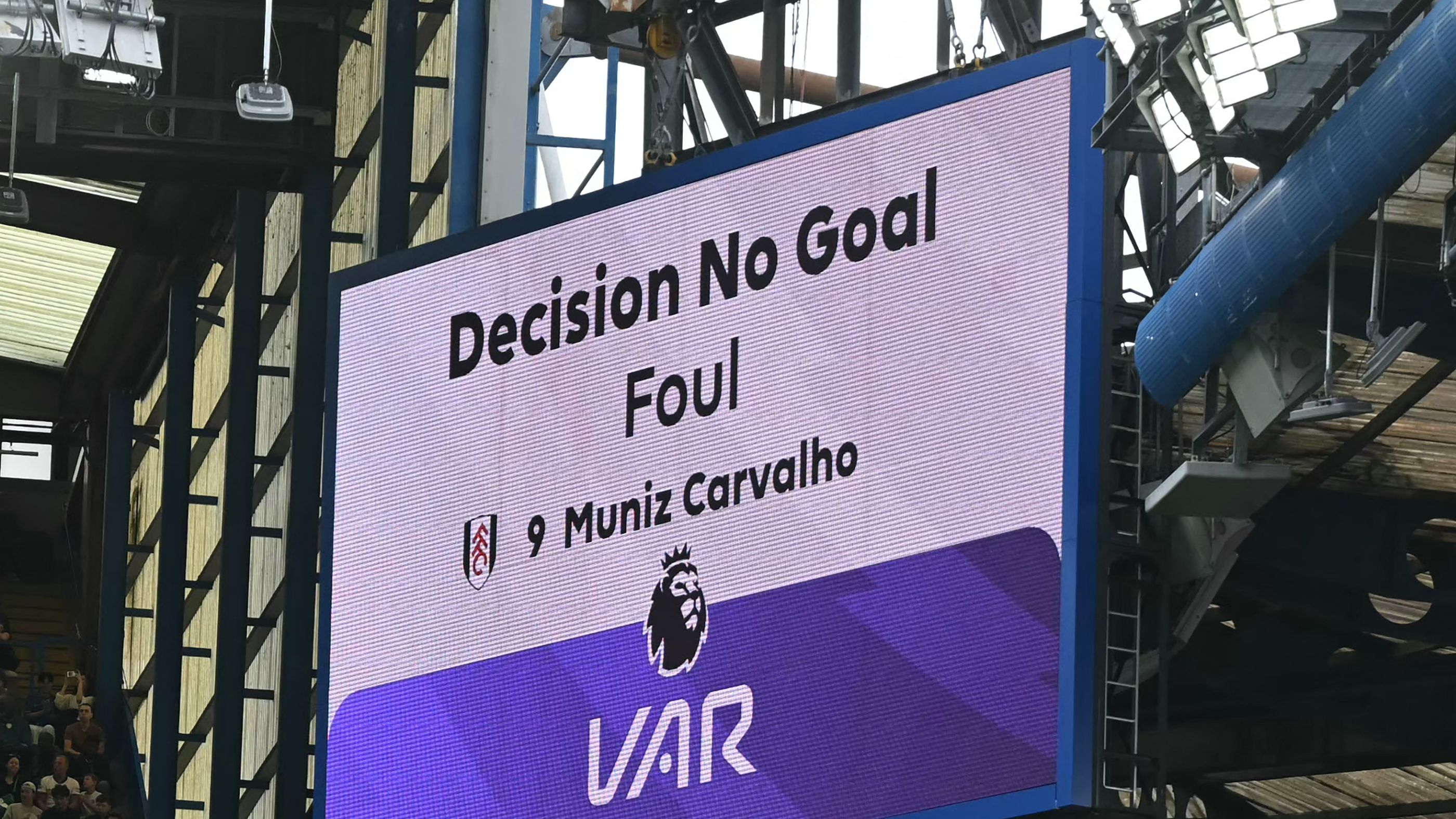 Controversiële beslissing kost VAR topper tussen Liverpool en Arsenal ...