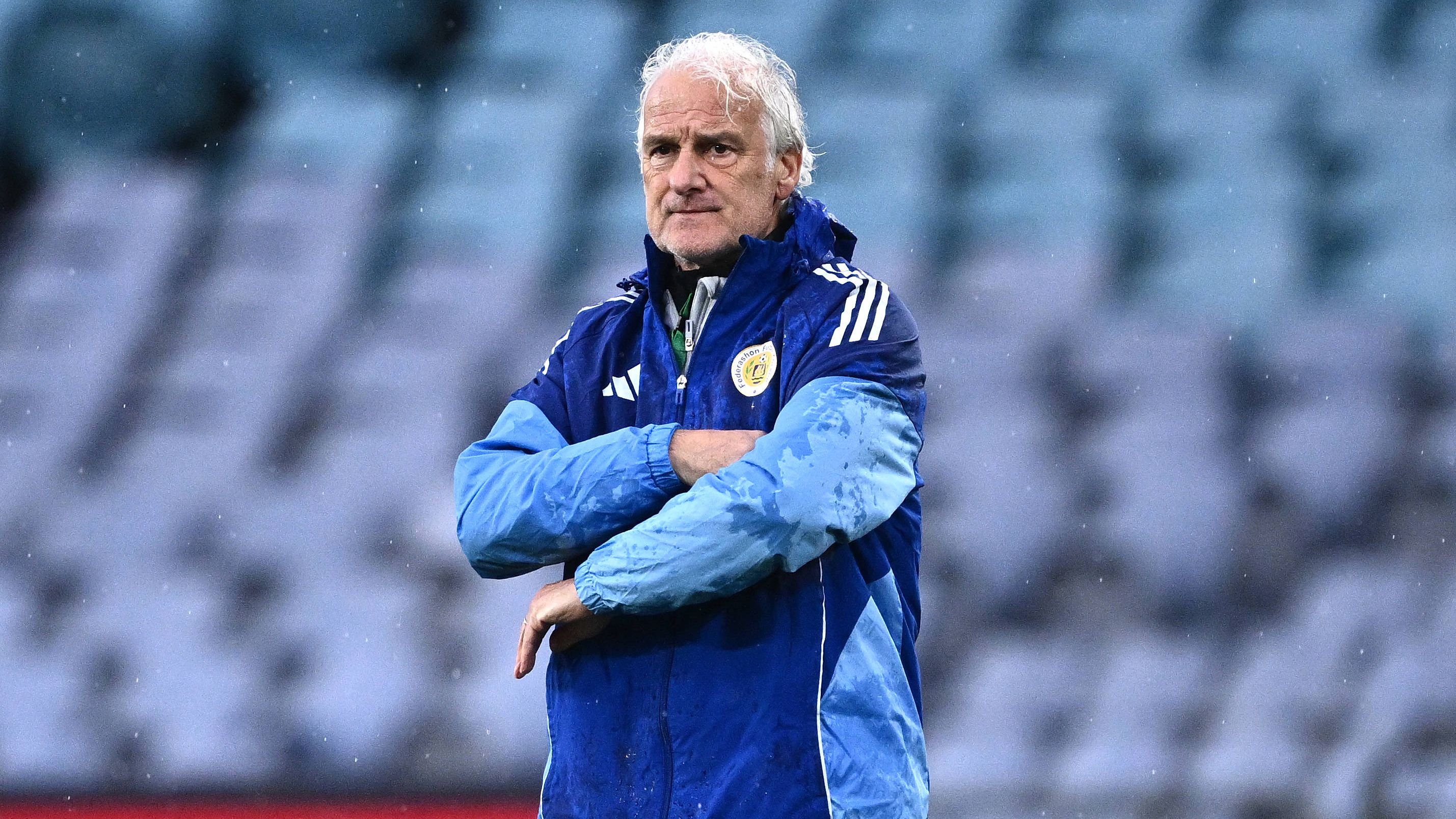 Is Fred Rutten weggepest bij Curaçao? Bacuna geeft eerlijk antwoord ...