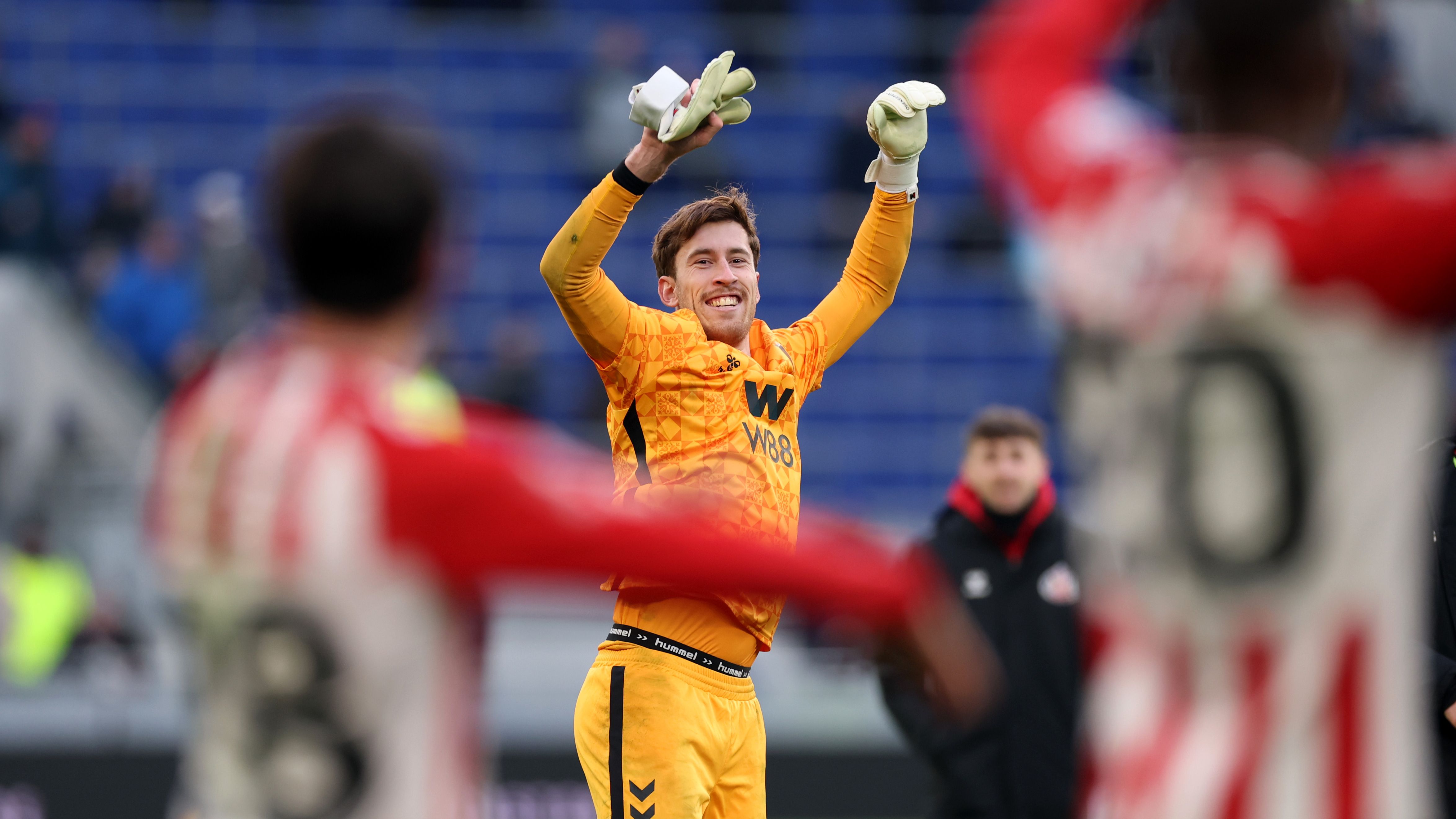 Engelse media geven allemaal hetzelfde cijfer aan Robin Roefs na ...