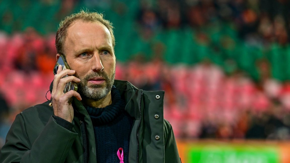 Van 't Hof reageert op vermeende voorkeursbehandeling Ajax tijdens ...