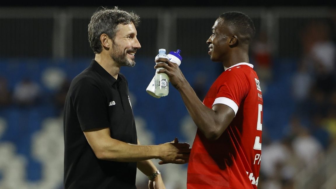 Eintracht Frankfurt-ster Willian Pacho lijkt gedroomde opvolger Virgil ...